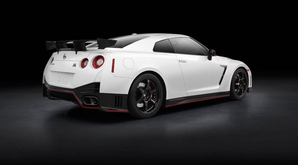 2016-nissan-gtr-nismo-rear-view-white-red-detailing-aerodynamic ...